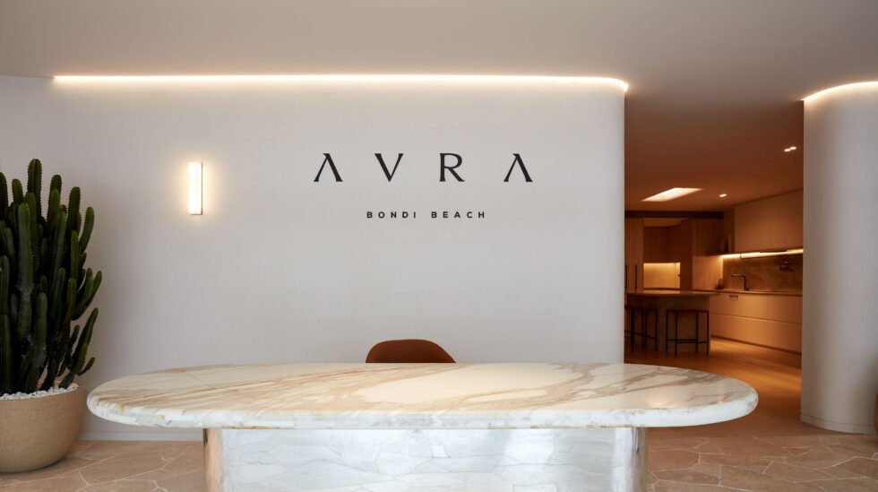 Avra Bondi Beach | Clutch